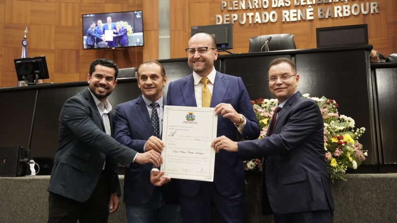 Deputado Eduardo Botelho concede título de cidadão mato-grossense ao ...